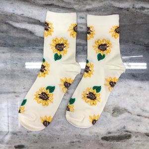 Hot Topic | Other | White Cute Sunflower Socks | Poshmark